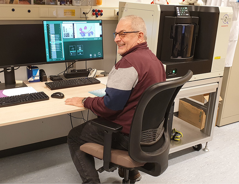 And still it scans! 15 years of experience with Hamamatsu NanoZoomer